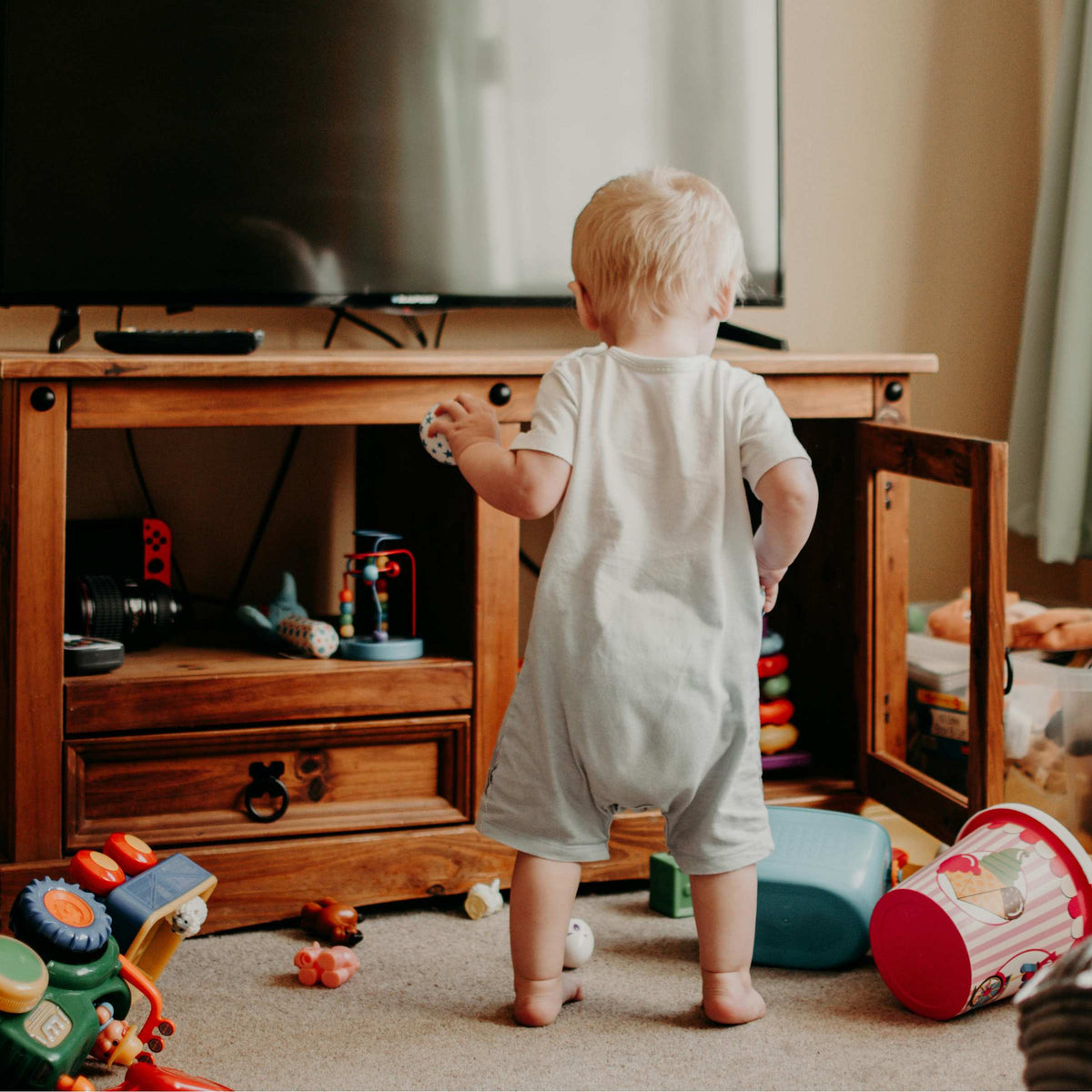 Screen Time vs Play: Healthy Limits with Little Gliders UK
